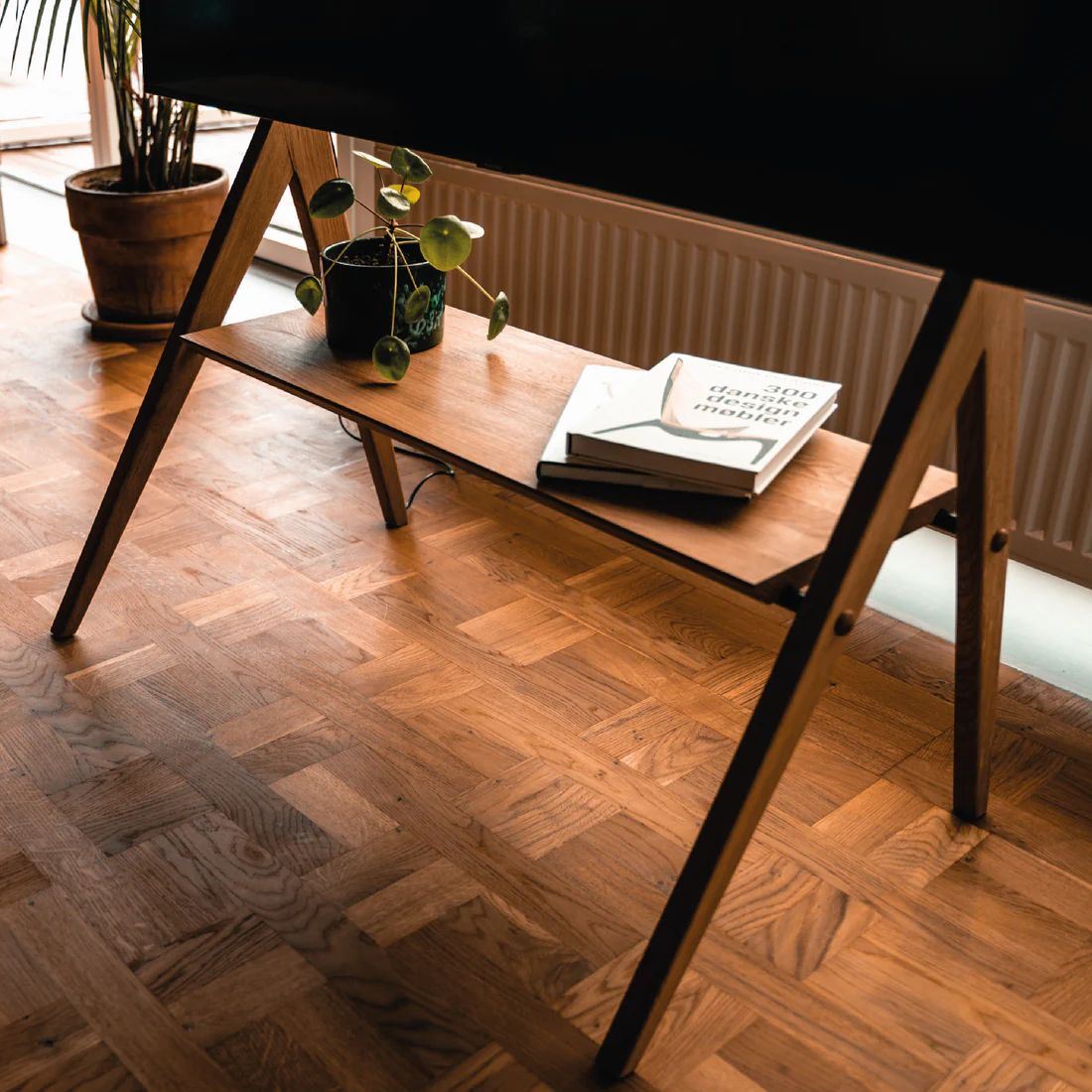 Kristian Juul Hylde Til KAYA TV-Stander - Eg