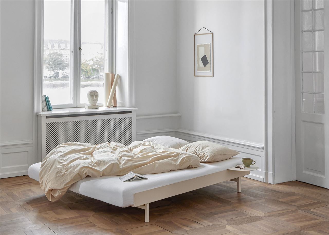 Moebe Bed Frame w. Slats & 1x Side Table 179x180 cm - Sand