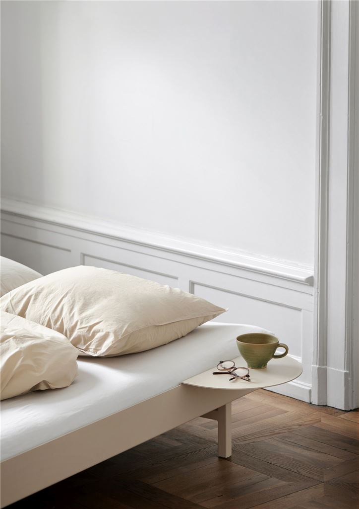 Moebe Bed Frame w. Slats & 1x Side Table 179x180 cm - Sand